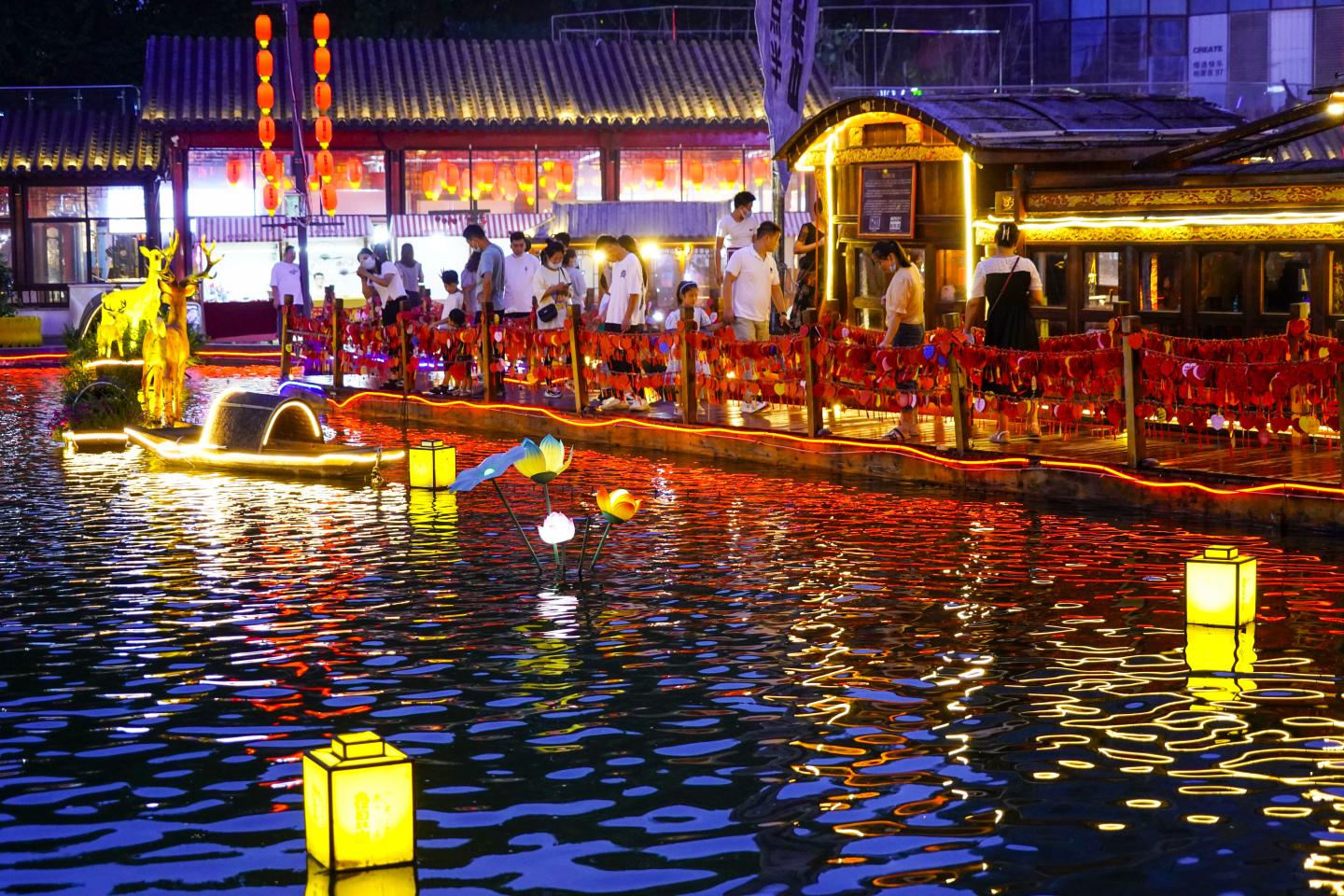 The floating night market