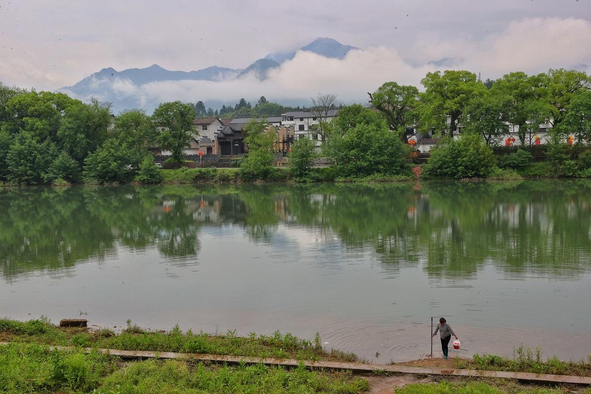 Tourism rebounds at Longhu Mountain