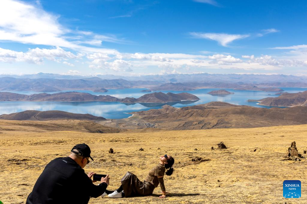 Scenery of Yamzbog Yumco Lake in SW China's Xizang